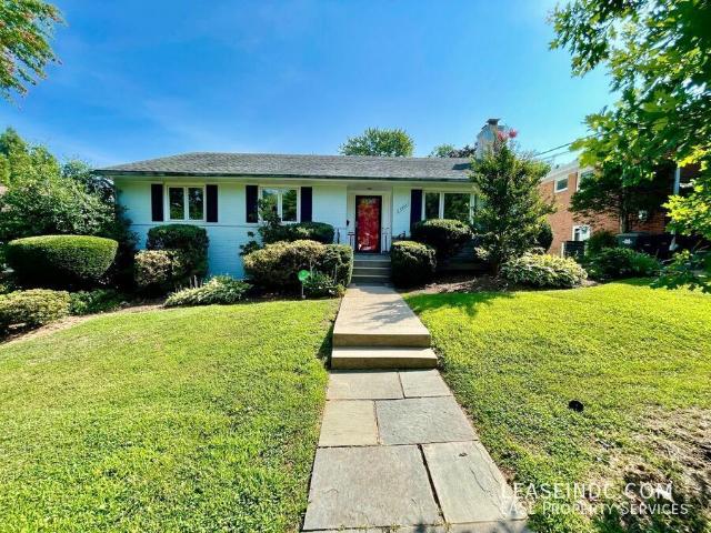 4 BR, 3 BA Apartment 4439 Springdale Street NW, Washington, DC 20016