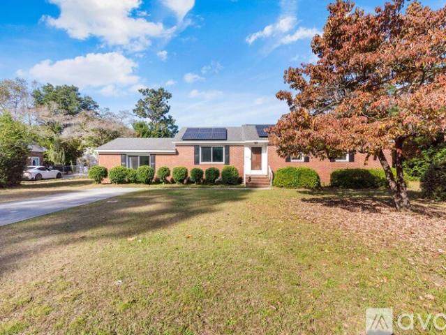 4 BR, 3 BA Apartment 417 North Crestwood Drive, Wilmington, NC 28405