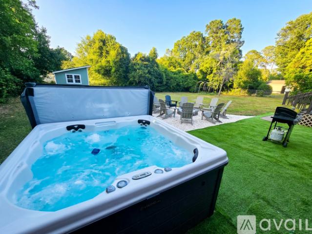 4 BR, 3 BA Apartment 417 North Crestwood Drive, Wilmington, NC 28405