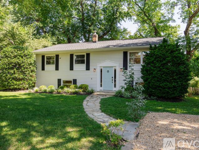 4 BR, 3 BA Apartment 502 Stonewall Avenue, Middleburg, VA 20117