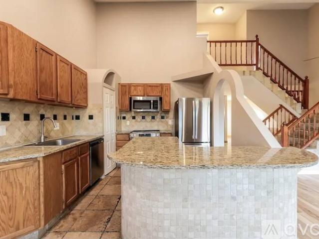 4 BR, 3 BA Apartment 5063 Chalmers Street, Detroit, MI 48213