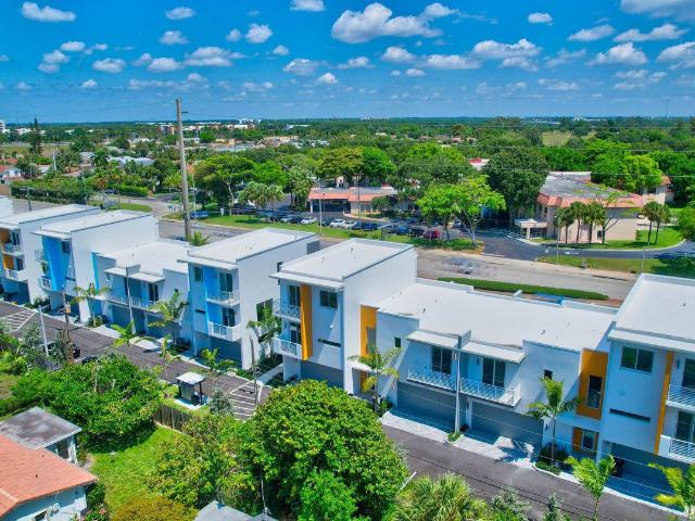 4 BR, 3 BA Apartment 5067 NW 3rd Ave Unit 325, Boca Raton, FL 33431