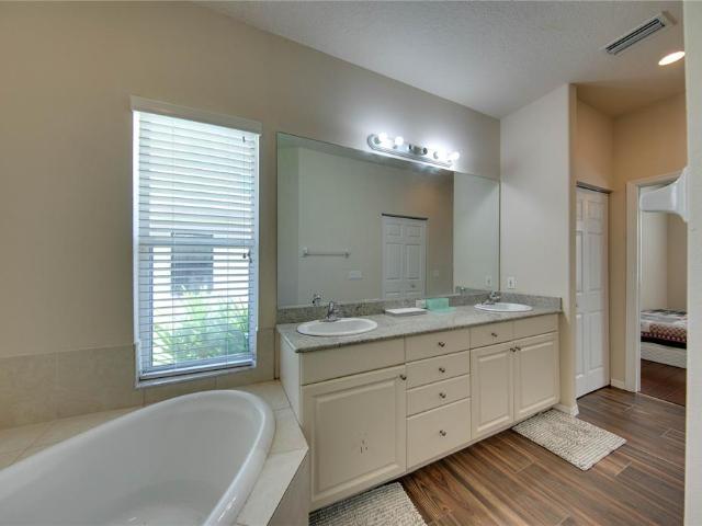 4 BR, 3 BA Apartment 5291 Echo Lane, Sarasota, FL 34233