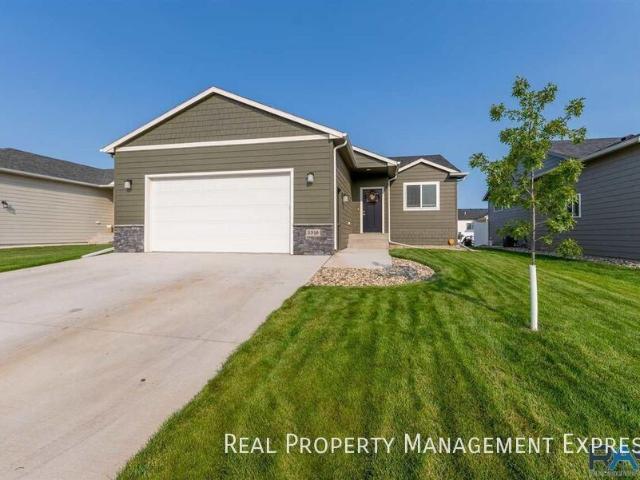4 BR, 3 BA Apartment 5316 S Eastwind Ave, Sioux Falls, SD 57108