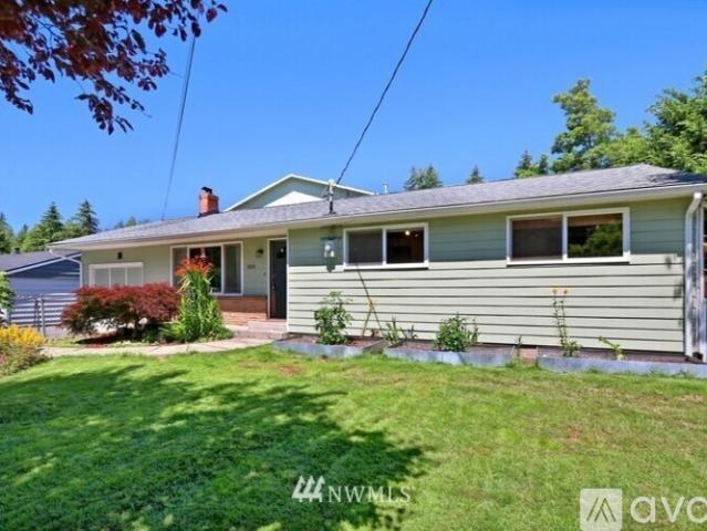 4 BR, 3 BA Apartment 5319 204th Street Southwest, Lynnwood, WA 98036