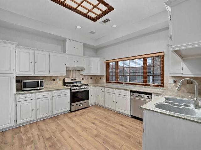 4 BR, 3 BA Apartment 6303 Lugary Drive, Houston, TX 77036