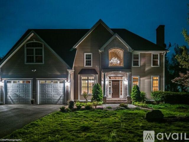 4 BR, 3 BA Apartment 6 Romano Court, Farmington, CT 06032