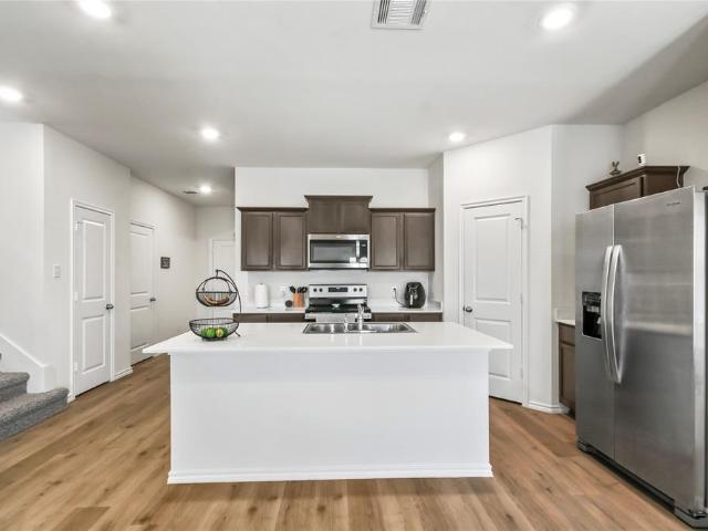 4 BR, 3 BA Apartment 755 Amelia Court, Pilot Point, TX 76258