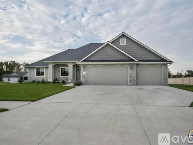 4 BR, 3 BA Apartment 7616 Southwest Lowell Lane, Topeka, KS 66614