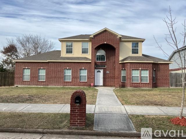 4 BR, 3 BA Apartment 7834 Wolfield Lane, Houston, TX 77071