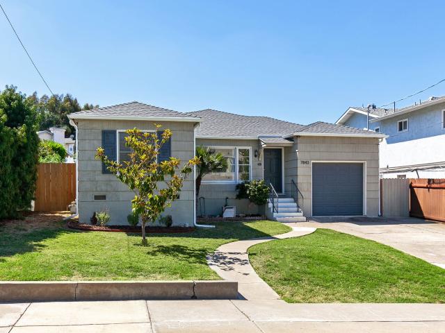 4 BR, 3 BA Apartment 7843 Quince Street, San Diego, CA 91941