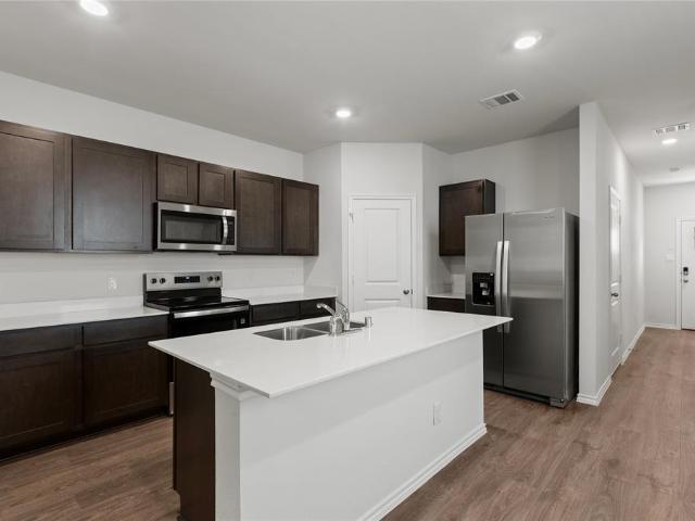 4 BR, 3 BA Apartment 7016 Vining Drive, Princeton, TX 75407
