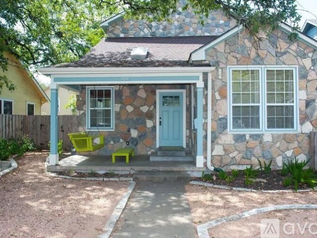 4 BR, 3 BA Apartment 707 West 35th Street, Austin, TX 78705