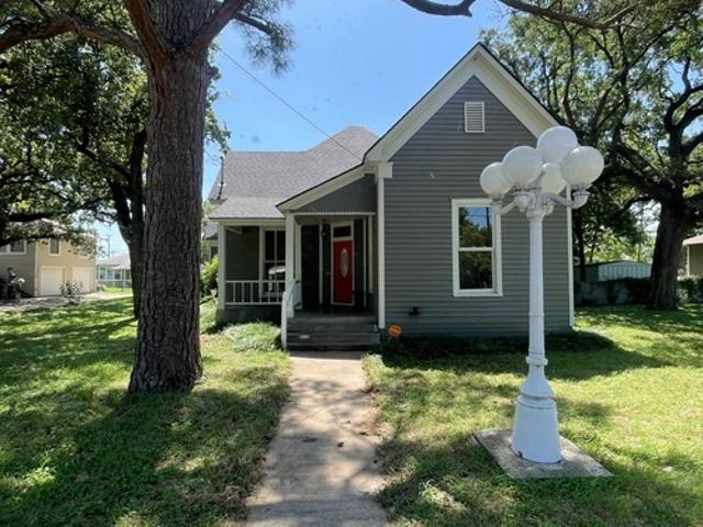 4 BR, 3 BA Apartment 704 South Anglin Street, Cleburne, TX 76031