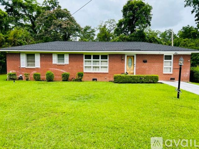 4 BR, 3 BA Apartment 801 South Walker Street, Quitman, GA 31643
