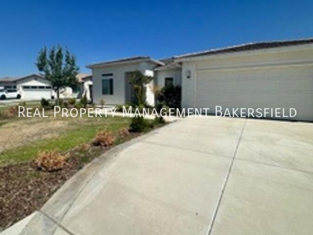 4 BR, 3 BA Apartment 823 Brookline Ln Bakersfield, CA 93314