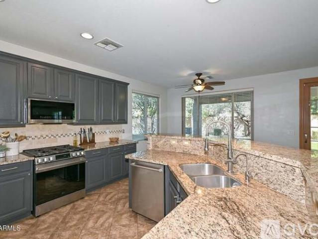 4 BR, 3 BA Apartment 8352 W Molly Ln, Peoria, AZ 85383