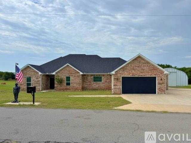 4 BR, 3 BA Apartment 8 Gilbert Rd, Burkburnett, TX 76354
