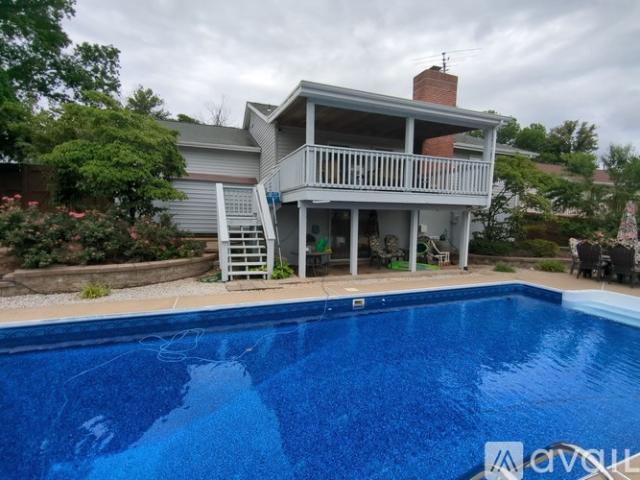 4 BR, 3 BA Apartment 8 Parkrose Court, Ballwin, MO 63011