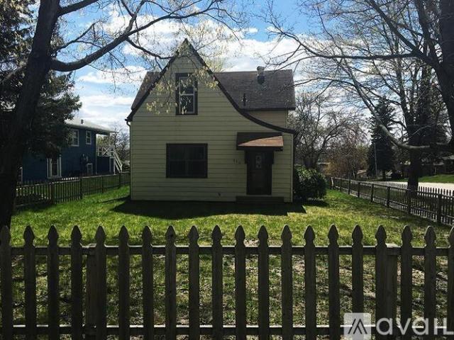 4 BR, 3 BA Apartment 902 E Mt Faith Ave, Fergus Falls, MN 56537