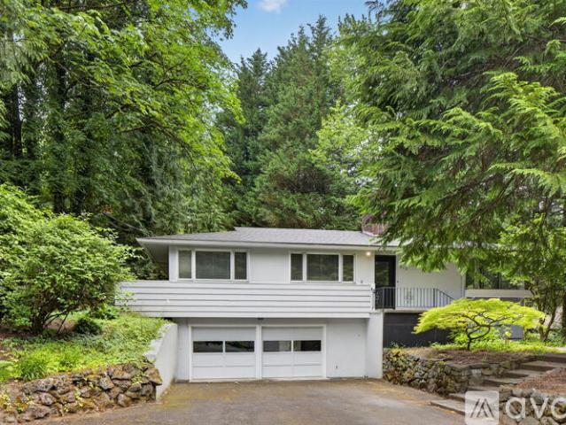 4 BR, 3 BA Apartment 910 Southwest York Road, Lake Oswego, OR 97034