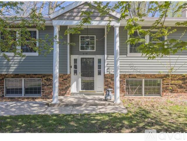 4 BR, 3 BA Apartment 919 Forest Dr, St. Cloud, MN 56303