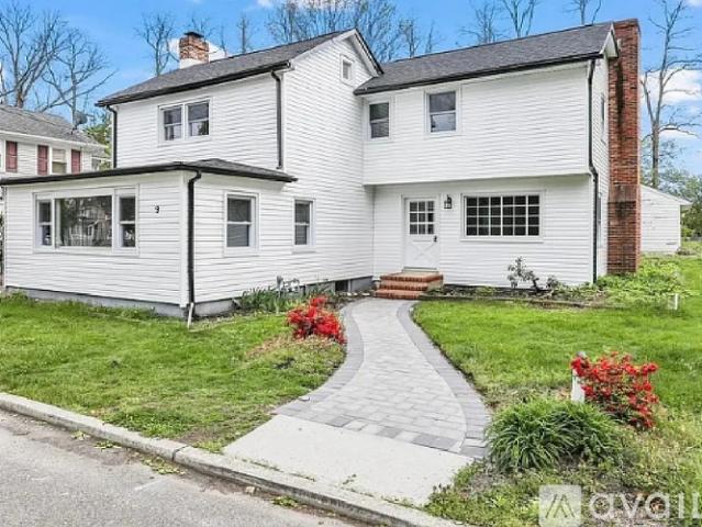 4 BR, 3 BA Apartment 9 Hobart St, Marlboro Township, NJ 07746