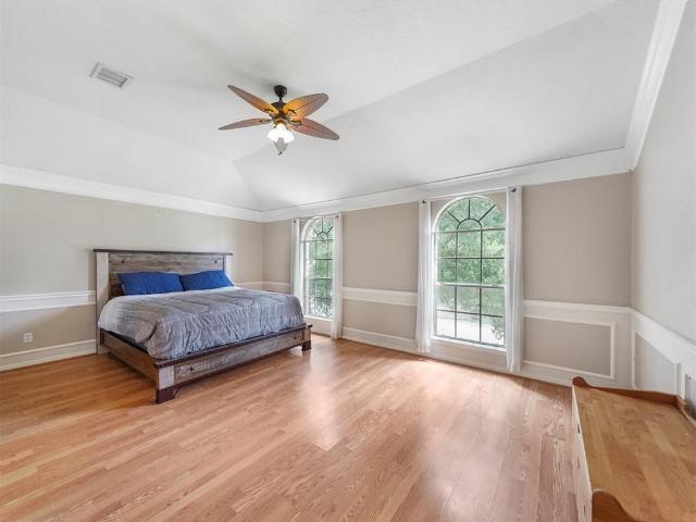 4 BR, 3 BA in Oakridge Forest