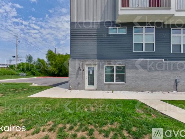 4 BR, 4.5 BA Apartment 1512 South Razorback Road, Unit 1520, Fayetteville, AR 72701