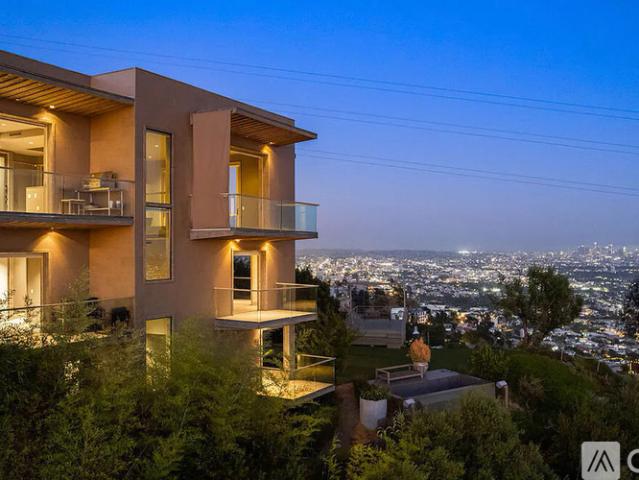 4 BR, 4.5 BA Apartment 1600 Viewmont Dr, Los Angeles, CA 90069