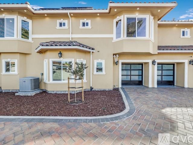 4 BR, 4.5 BA Apartment 320 Tennyson Rd, Hayward, CA 94544