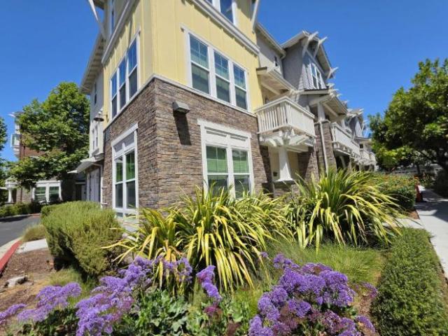 4 Br, 4 bath, Townhouse 810 Gridley Terrace