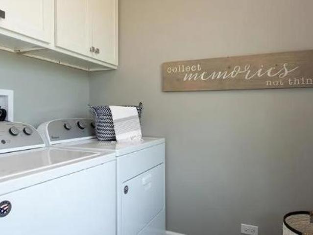 4 Br, 4 bath, Townhouse/Brownstone/RowHouse 10766 Clocktower Dr