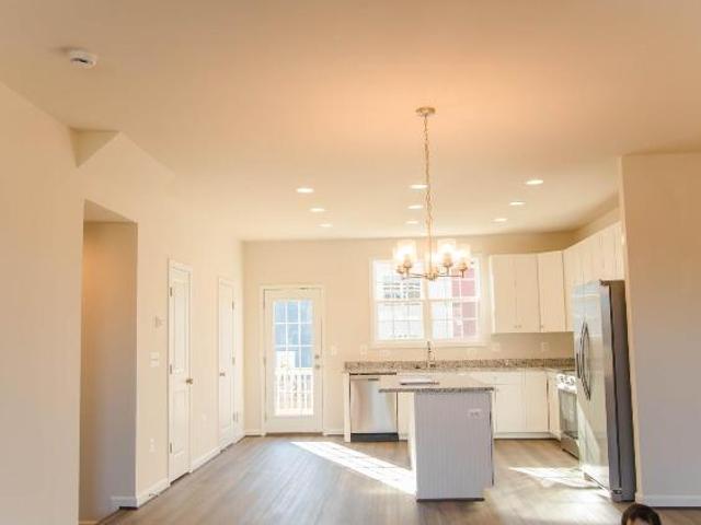 4 Br, 4 bath, Townhouse/Brownstone/RowHouse 113 Oakshire Ct