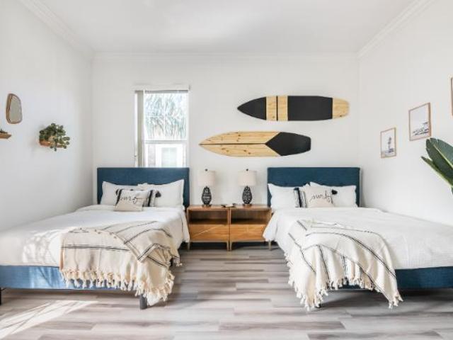 4 Br, 4 bath, Townhouse/Brownstone/RowHouse 215 Alexander Court