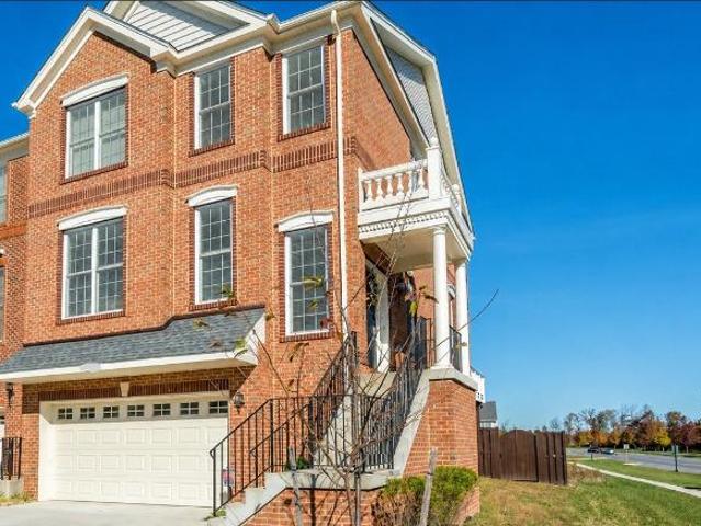 4 Br, 4 bath, Townhouse/Brownstone/RowHouse 25565 America Sq
