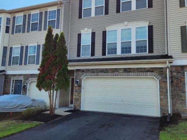 4 Br, 4 bath, Townhouse/Brownstone/RowHouse 25086 Magnetite Terrace