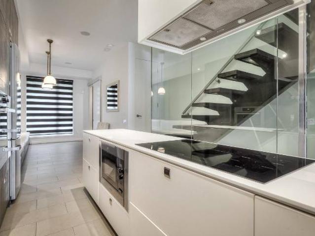 4 Br, 4 bath, Townhouse/Brownstone/RowHouse 289 Roxton Road