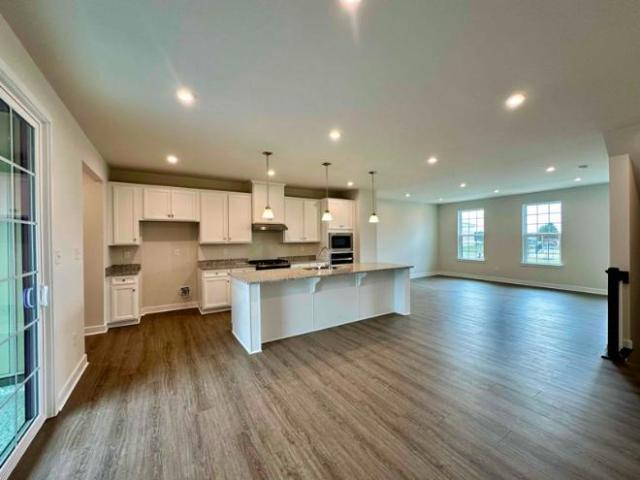 4 Br, 4 bath, Townhouse/Brownstone/RowHouse 325 E Cochran St