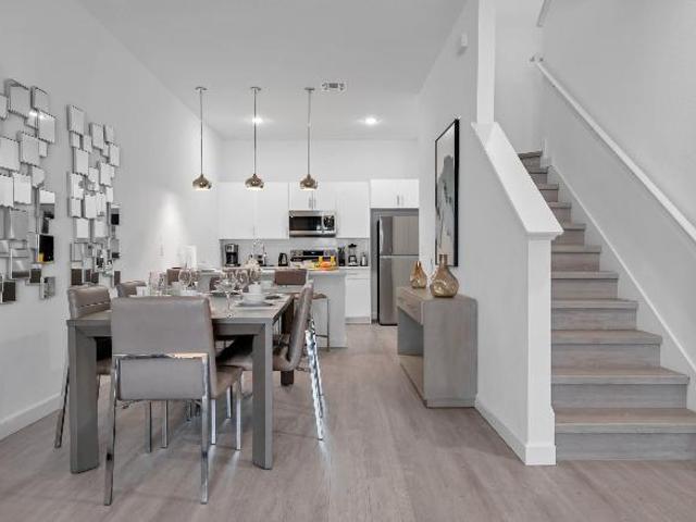4 Br, 4 bath, Townhouse/Brownstone/RowHouse 344 Famagusta Dr