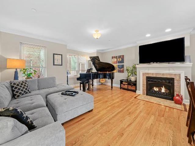 4 Br, 4 bath, Townhouse/Brownstone/RowHouse 3900 Wehrman Ave
