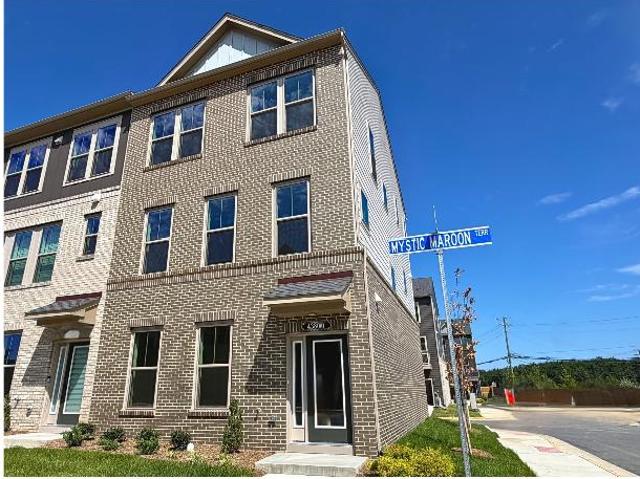 4 Br, 4 bath, Townhouse/Brownstone/RowHouse 43800 Mystic Maroon Ter