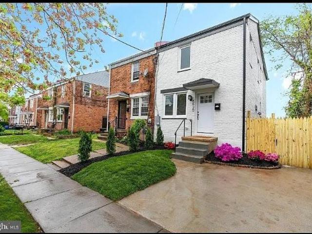 4 Br, 4 bath, Townhouse/Brownstone/RowHouse 5520 B Street SE