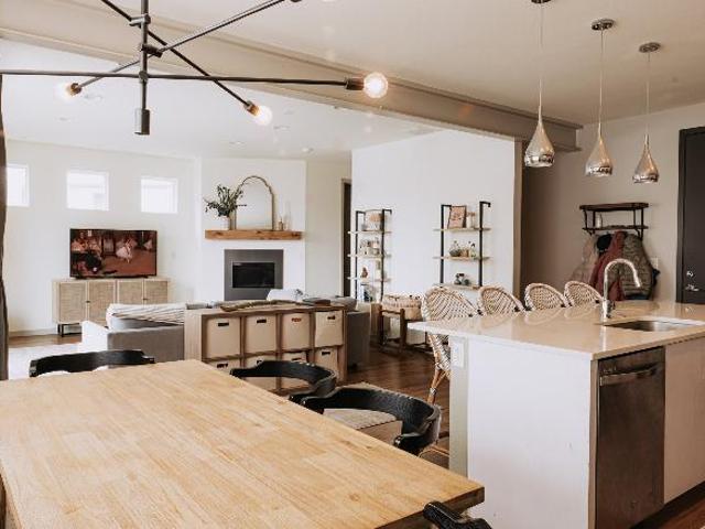 4 Br, 4 bath, Townhouse/Brownstone/RowHouse 5760 W 39th Pl