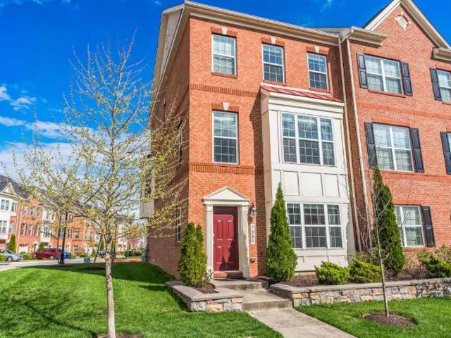 4 Br, 4 bath, Townhouse/Brownstone/RowHouse 7980 Blue Stream Drive