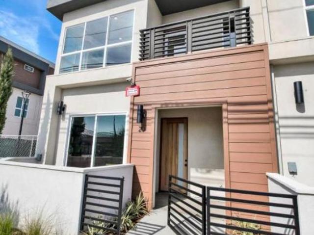 4 Br, 4 bath, Townhouse/Brownstone/RowHouse 8081 Lampson Ave