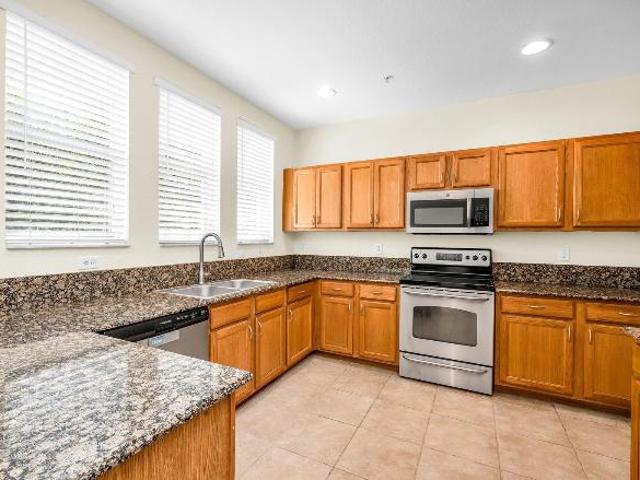 4 Br, 4 bath, Townhouse/Brownstone/RowHouse 810 Marina Del Ray