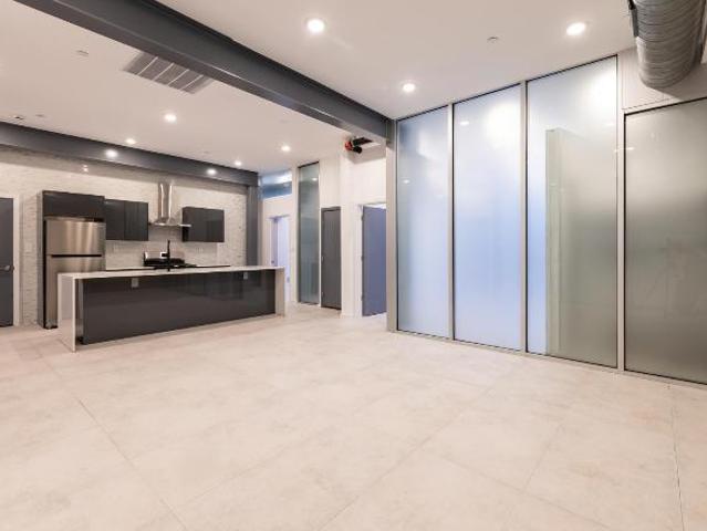 4 Br, 4 bath, Apartment 1941 North Marshall Street