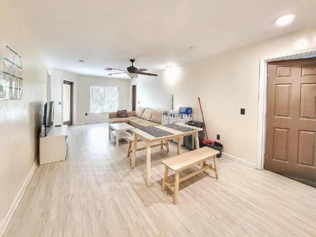 4 Br, 4 bath, Condo 4000 SW 23rd St