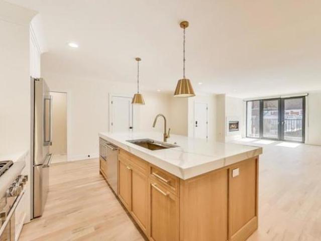 4 Br, 4 bath, Condo 5019 North Lincoln Avenue